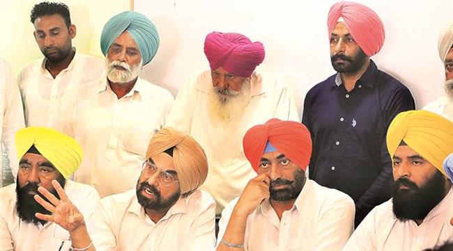 AAP leadership failed to broker peace with strong dissident group